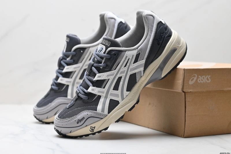 Indistinguishable Asics Shoes