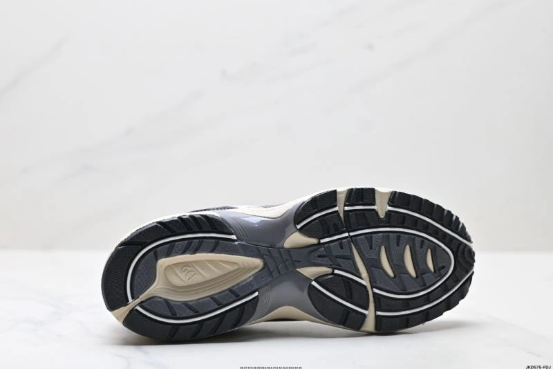 Indistinguishable Asics Shoes