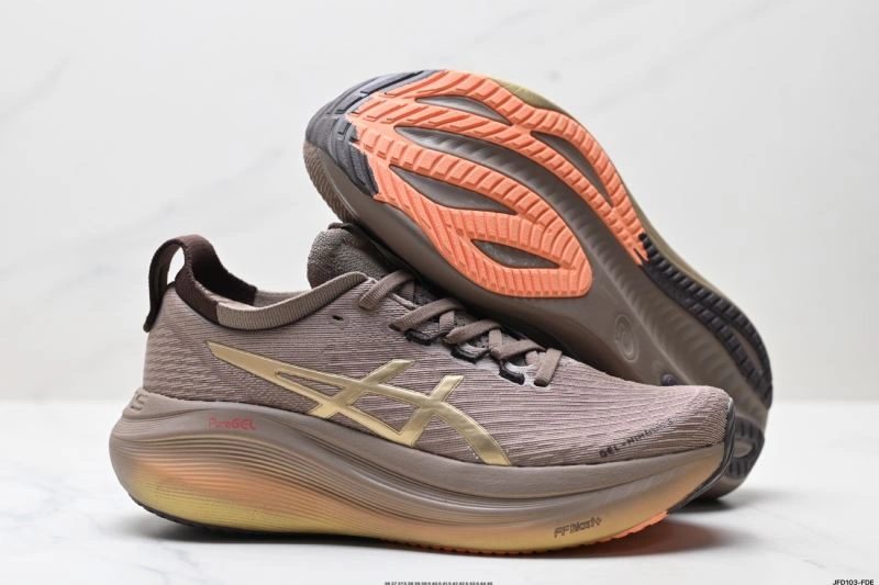 Accurate model Asics Shoes