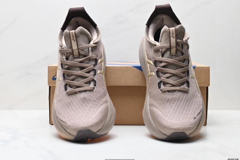 Accurate model Asics Shoes