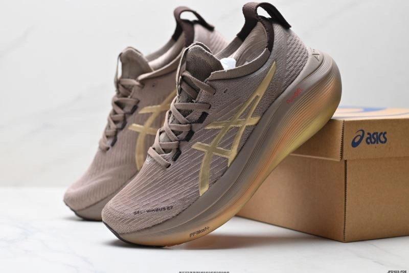 Accurate model Asics Shoes