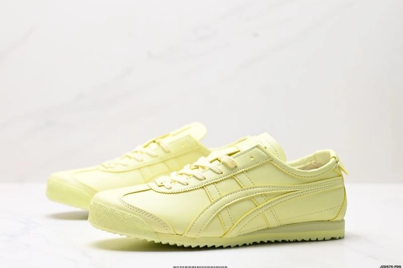 Accurate model Asics Shoes