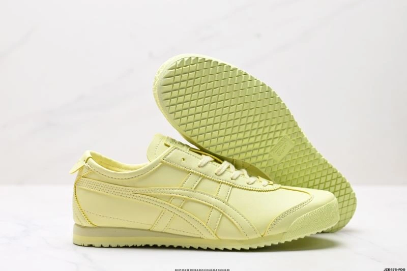 Accurate model Asics Shoes