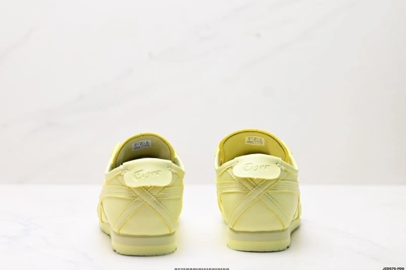 Accurate model Asics Shoes