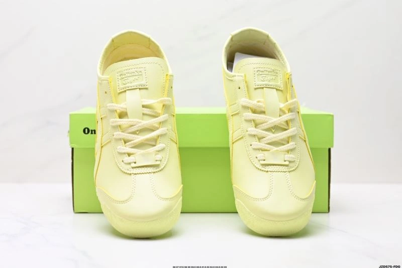 Accurate model Asics Shoes