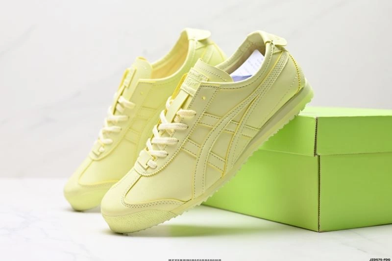 Accurate model Asics Shoes