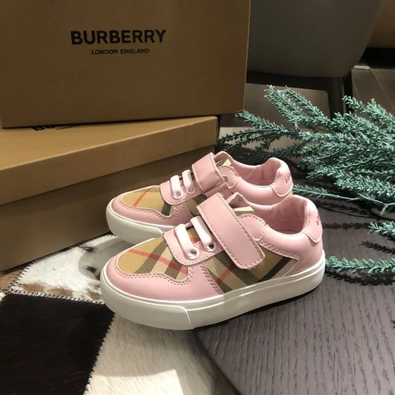 Accurate model BURBERRY SHOES