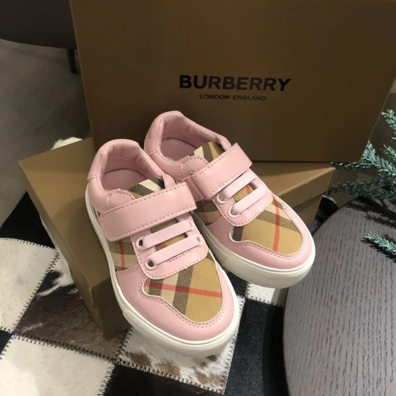 Accurate model BURBERRY SHOES