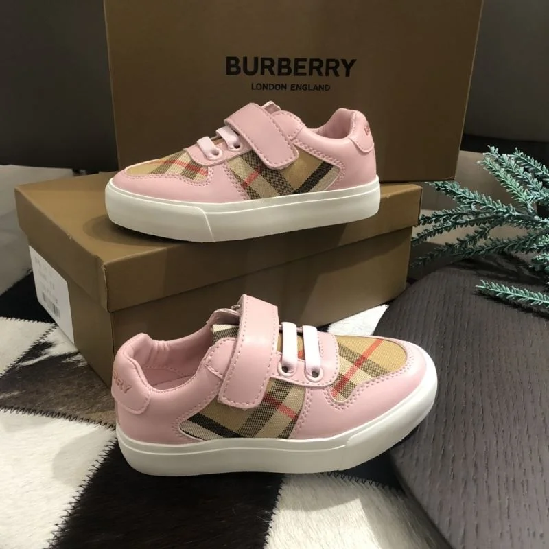 Accurate model BURBERRY SHOES