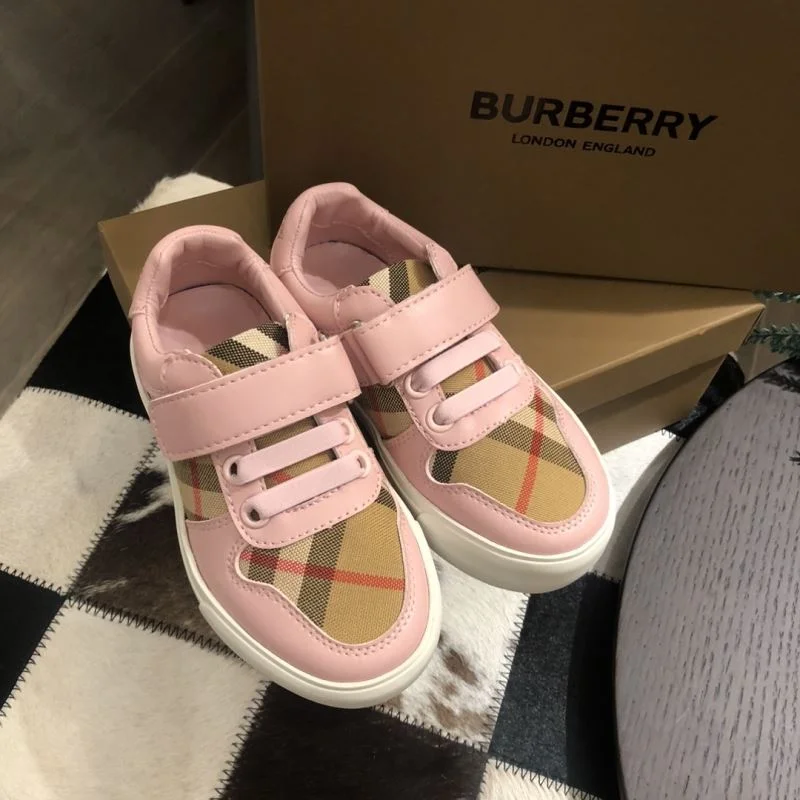 Accurate model BURBERRY SHOES