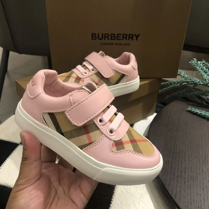 Accurate model BURBERRY SHOES