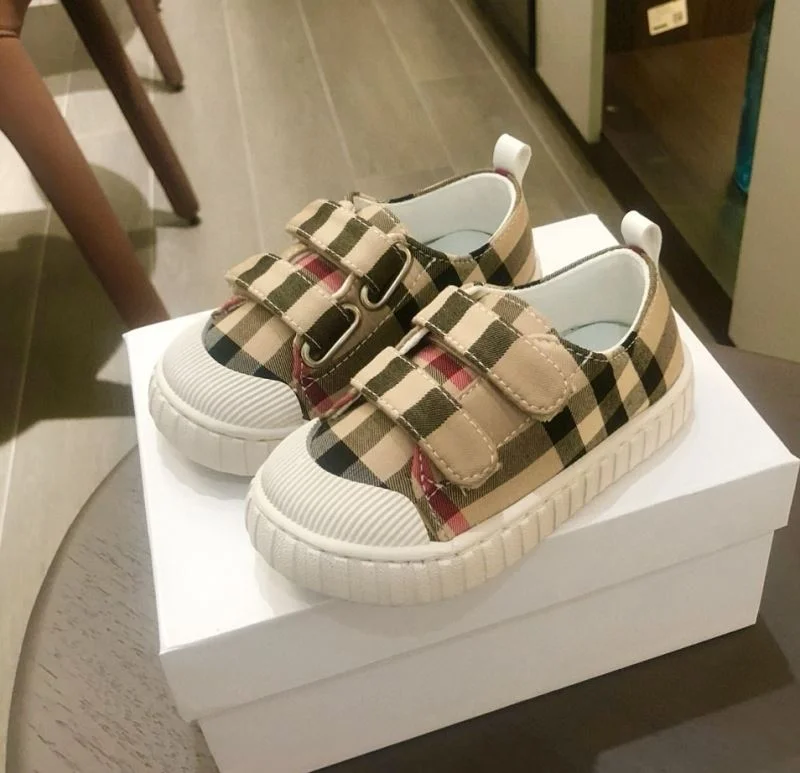 Top match BURBERRY SHOES