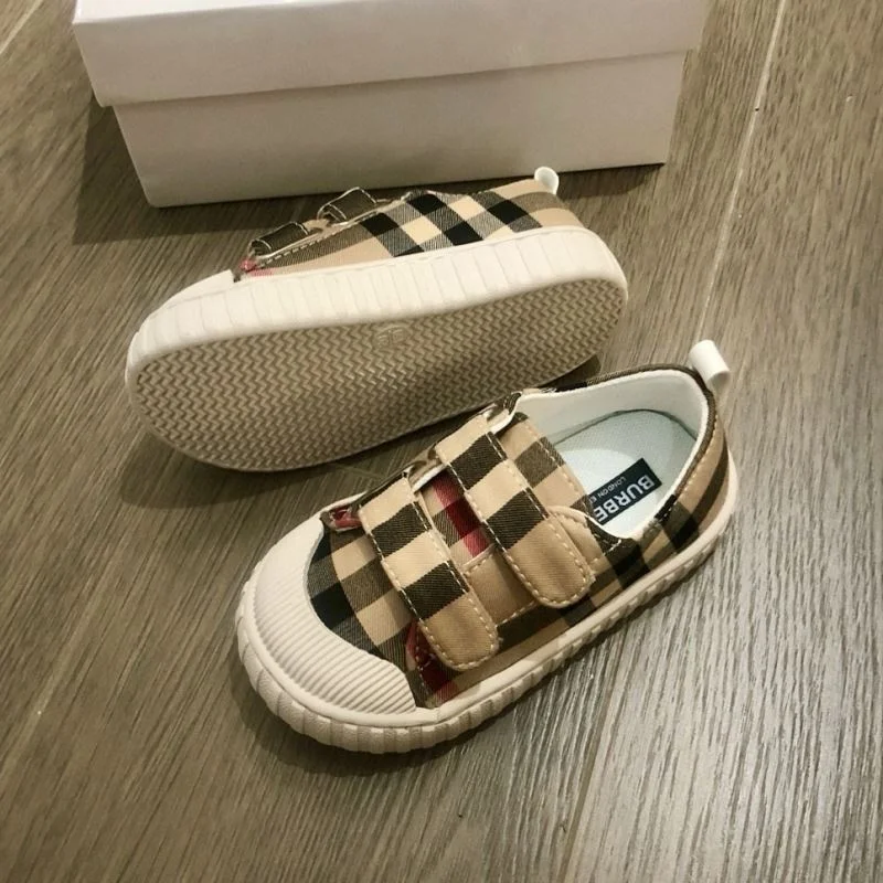 Top match BURBERRY SHOES