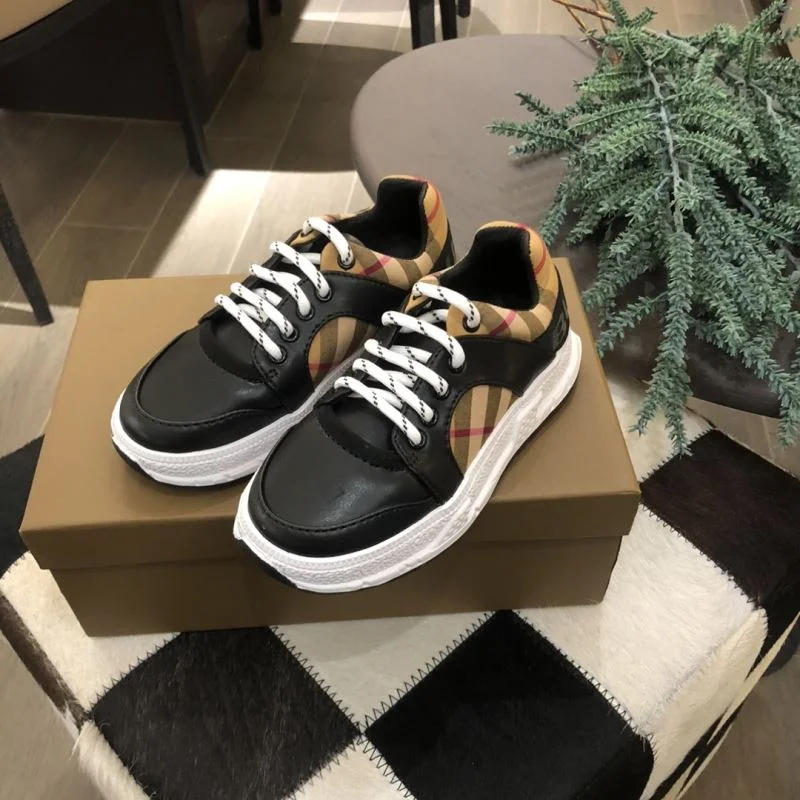 Accurate model BURBERRY SHOES