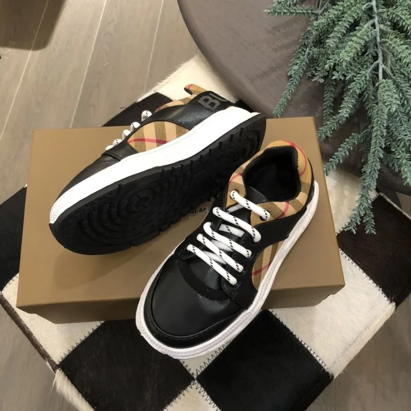 Accurate model BURBERRY SHOES