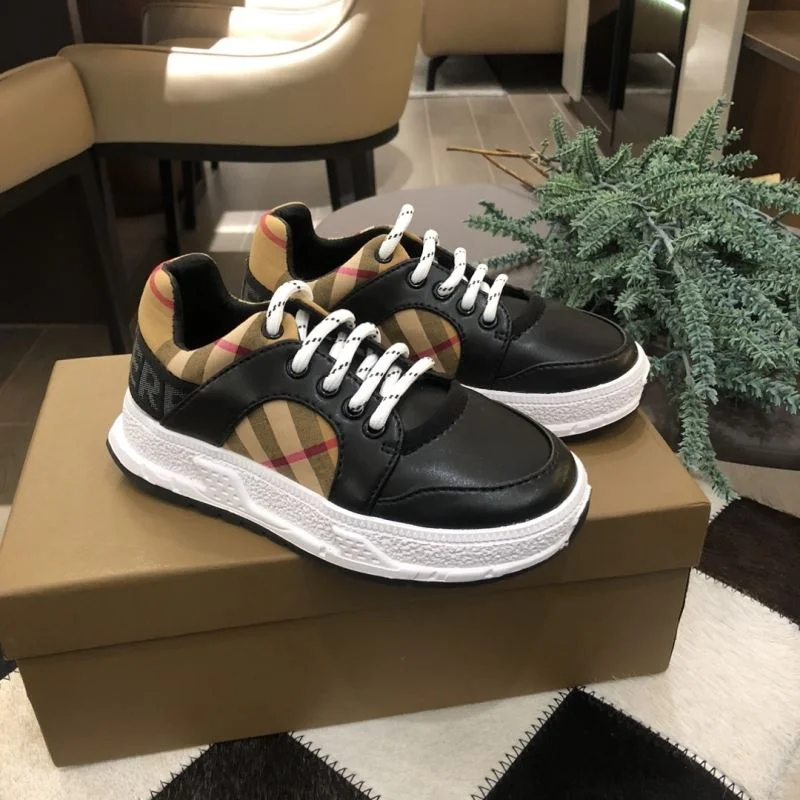 Accurate model BURBERRY SHOES