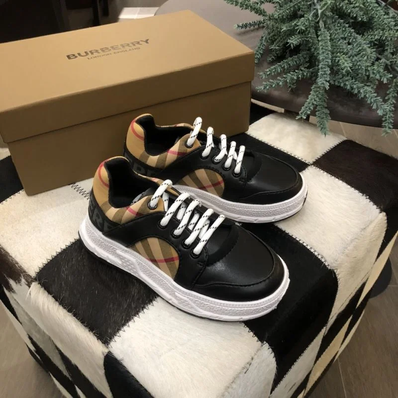 Accurate model BURBERRY SHOES
