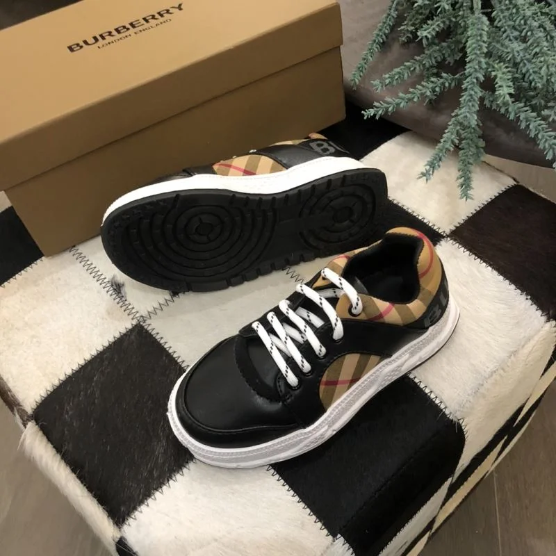 Accurate model BURBERRY SHOES