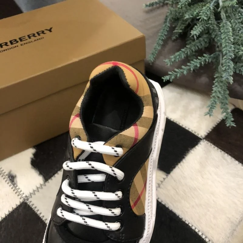 Accurate model BURBERRY SHOES