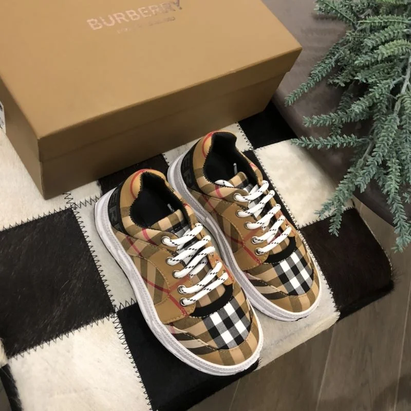 Precise copy BURBERRY SHOES