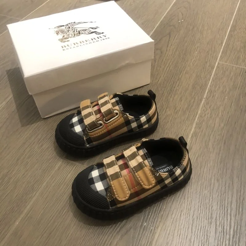 Top match BURBERRY SHOES