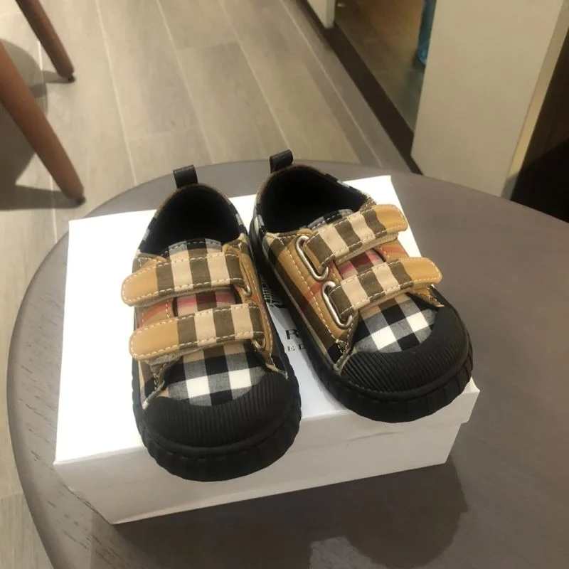 Top match BURBERRY SHOES