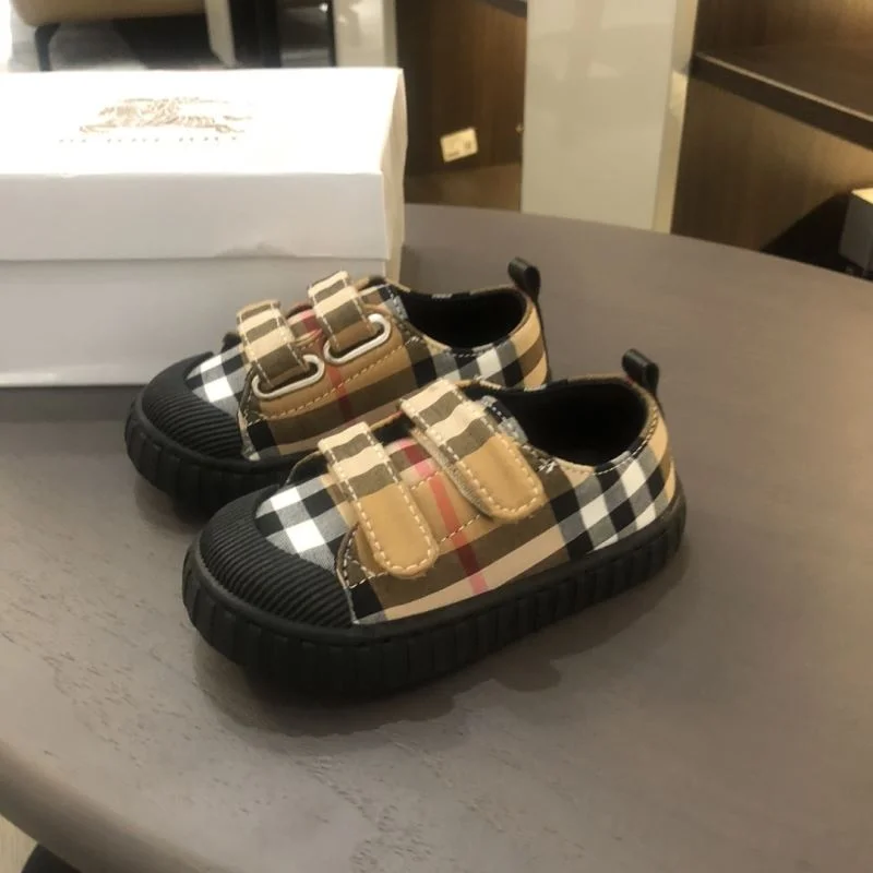 Top match BURBERRY SHOES