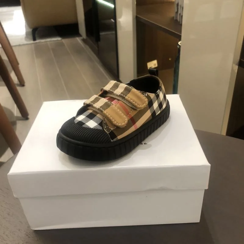 Top match BURBERRY SHOES