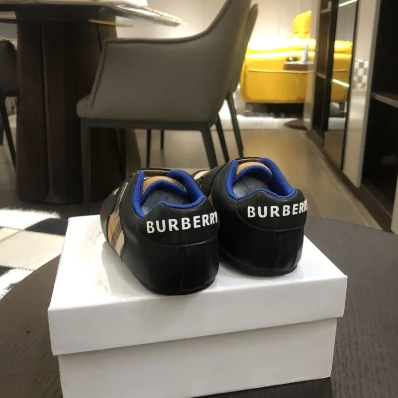 Top match BURBERRY SHOES
