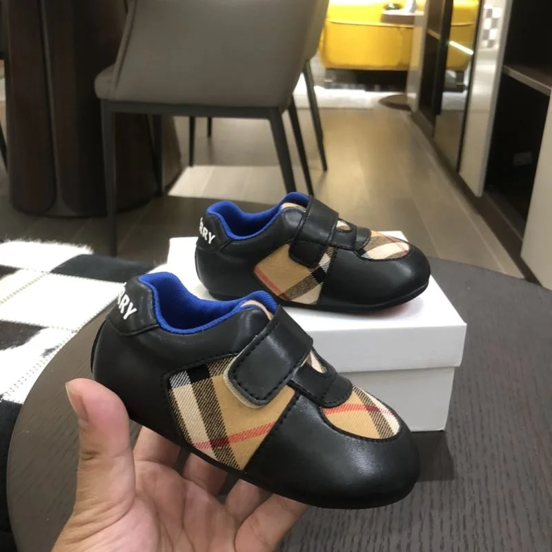 Top match BURBERRY SHOES