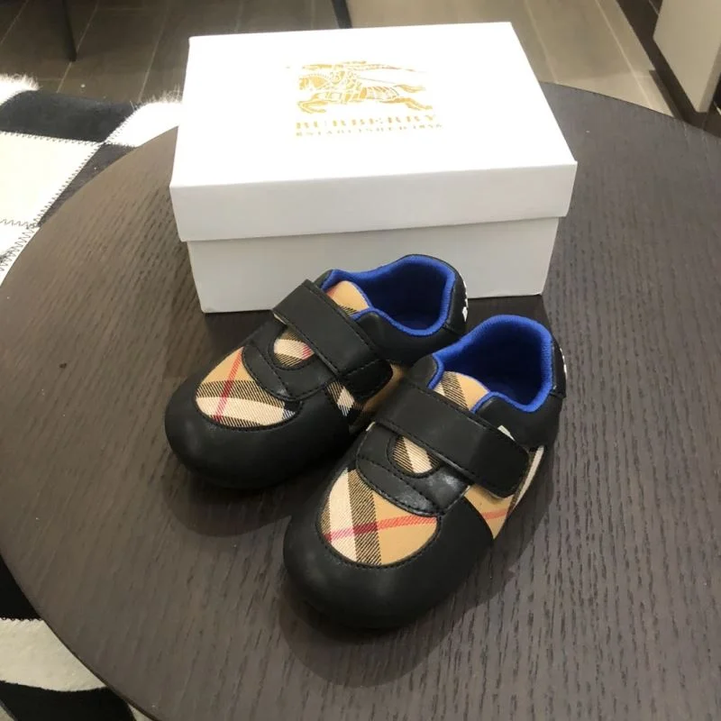 Top match BURBERRY SHOES