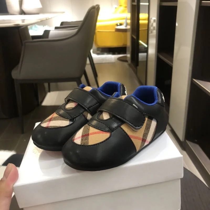 Top match BURBERRY SHOES