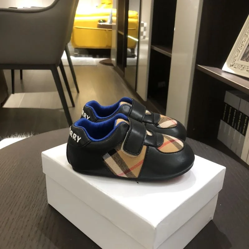 Top match BURBERRY SHOES