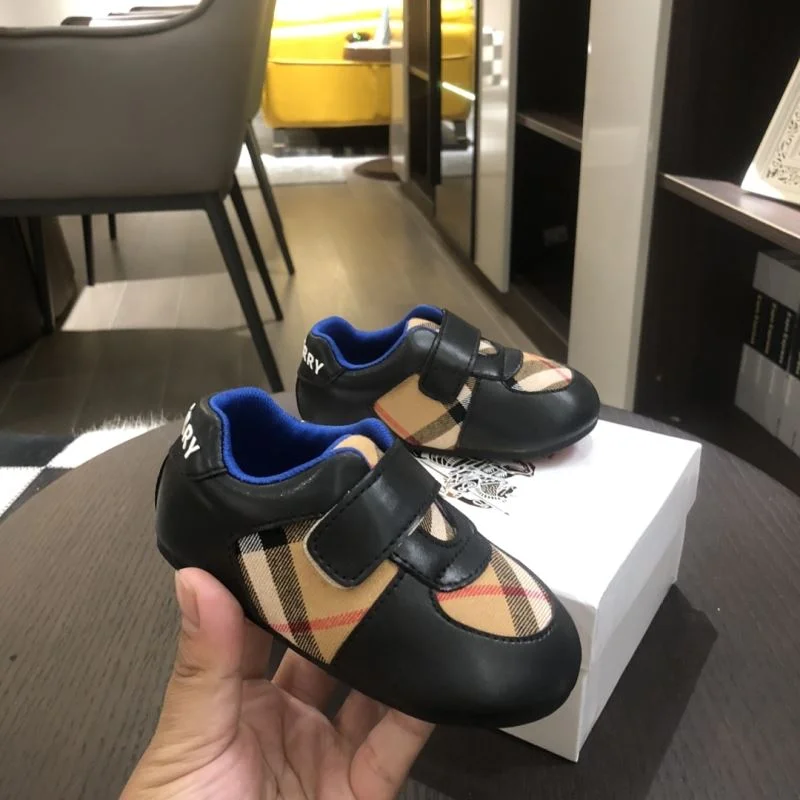 Top match BURBERRY SHOES