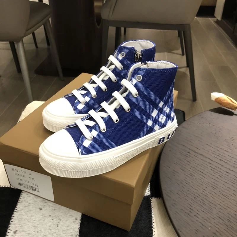 Accurate model BURBERRY SHOES