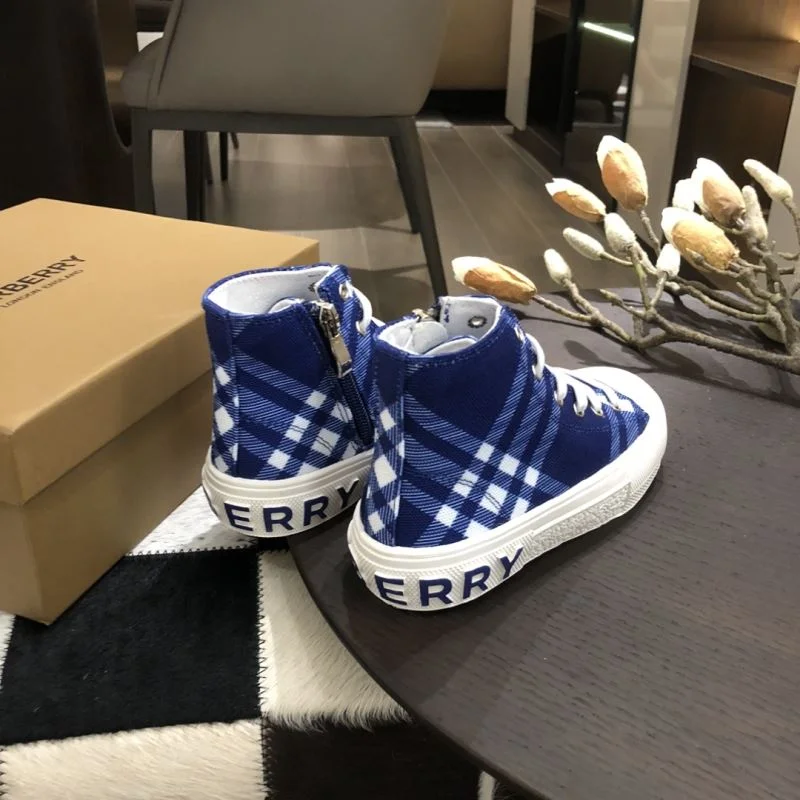 Accurate model BURBERRY SHOES