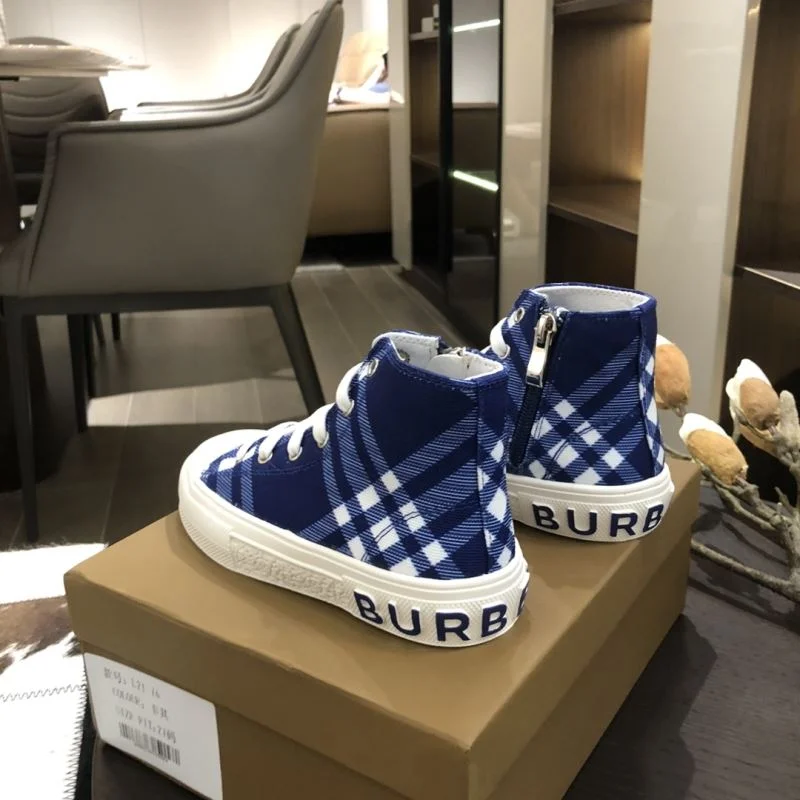 Accurate model BURBERRY SHOES