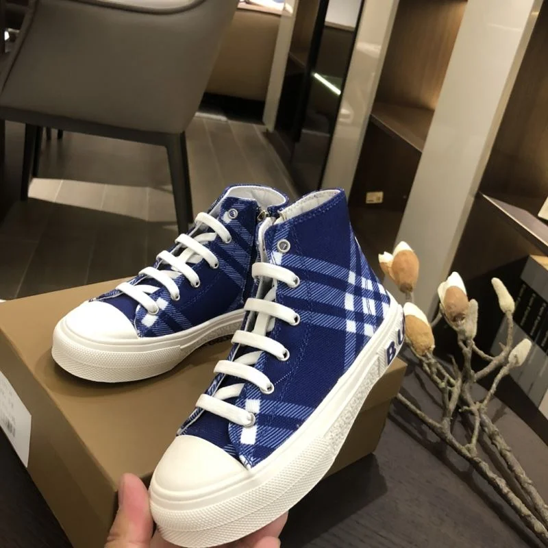 Accurate model BURBERRY SHOES