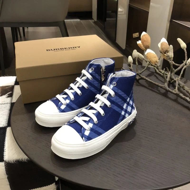 Accurate model BURBERRY SHOES