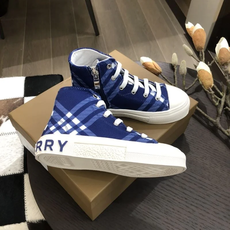 Accurate model BURBERRY SHOES