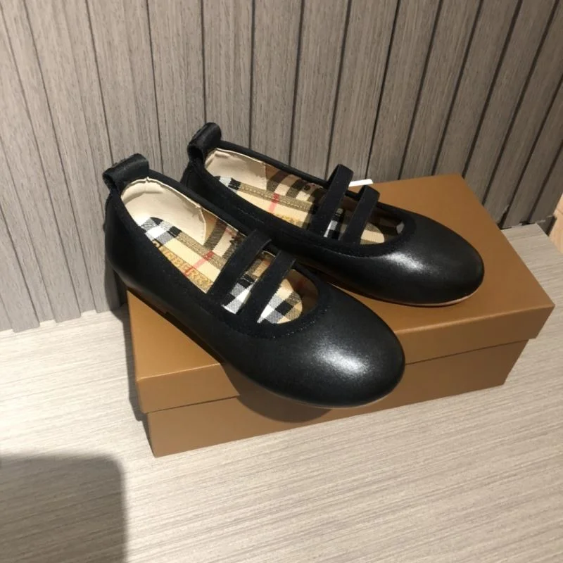 Accurate model BURBERRY SHOES