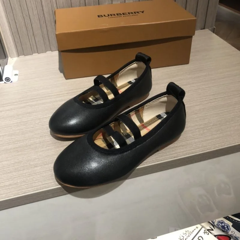 Accurate model BURBERRY SHOES