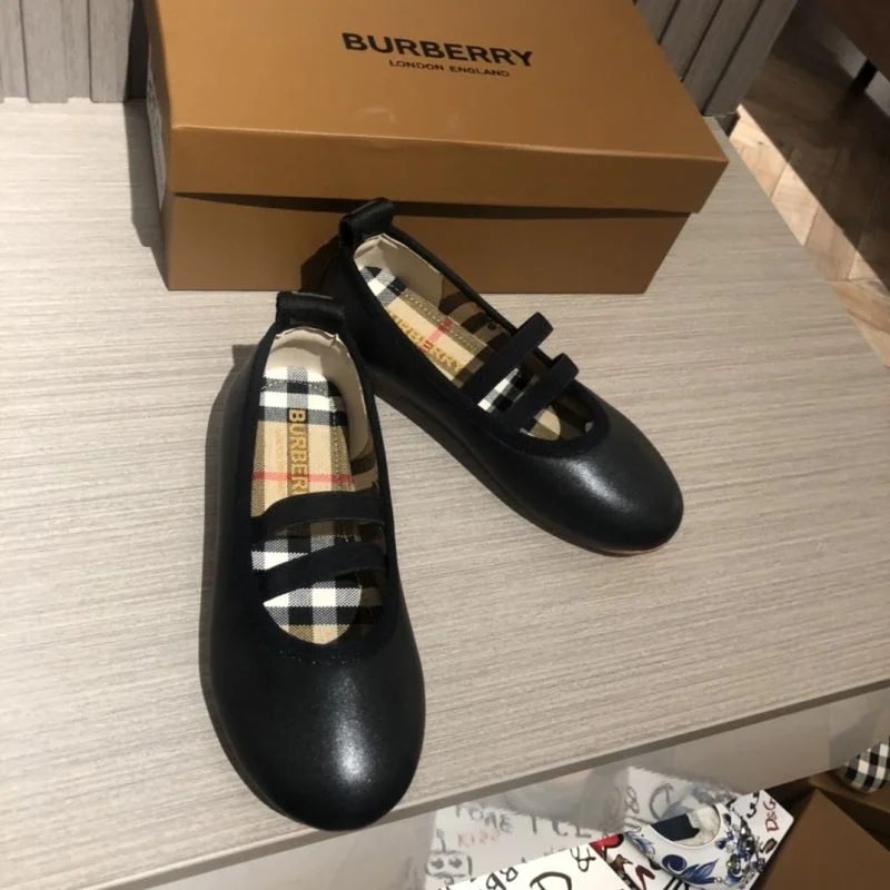 Accurate model BURBERRY SHOES