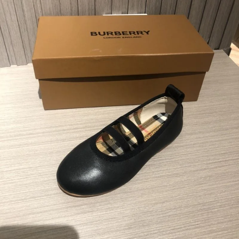 Accurate model BURBERRY SHOES