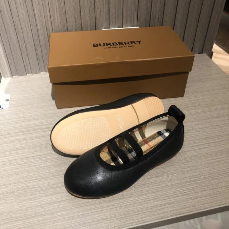 Accurate model BURBERRY SHOES