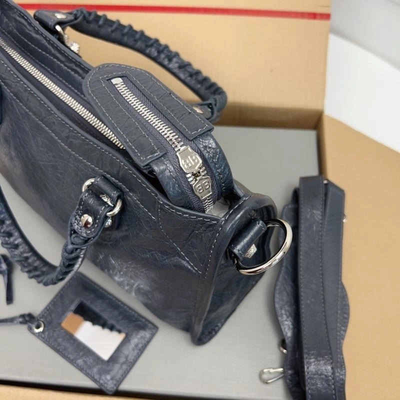 Indistinguishable Balenciaga  Classic Gold City S D.Pink - Cracked Lambskin Handbag
