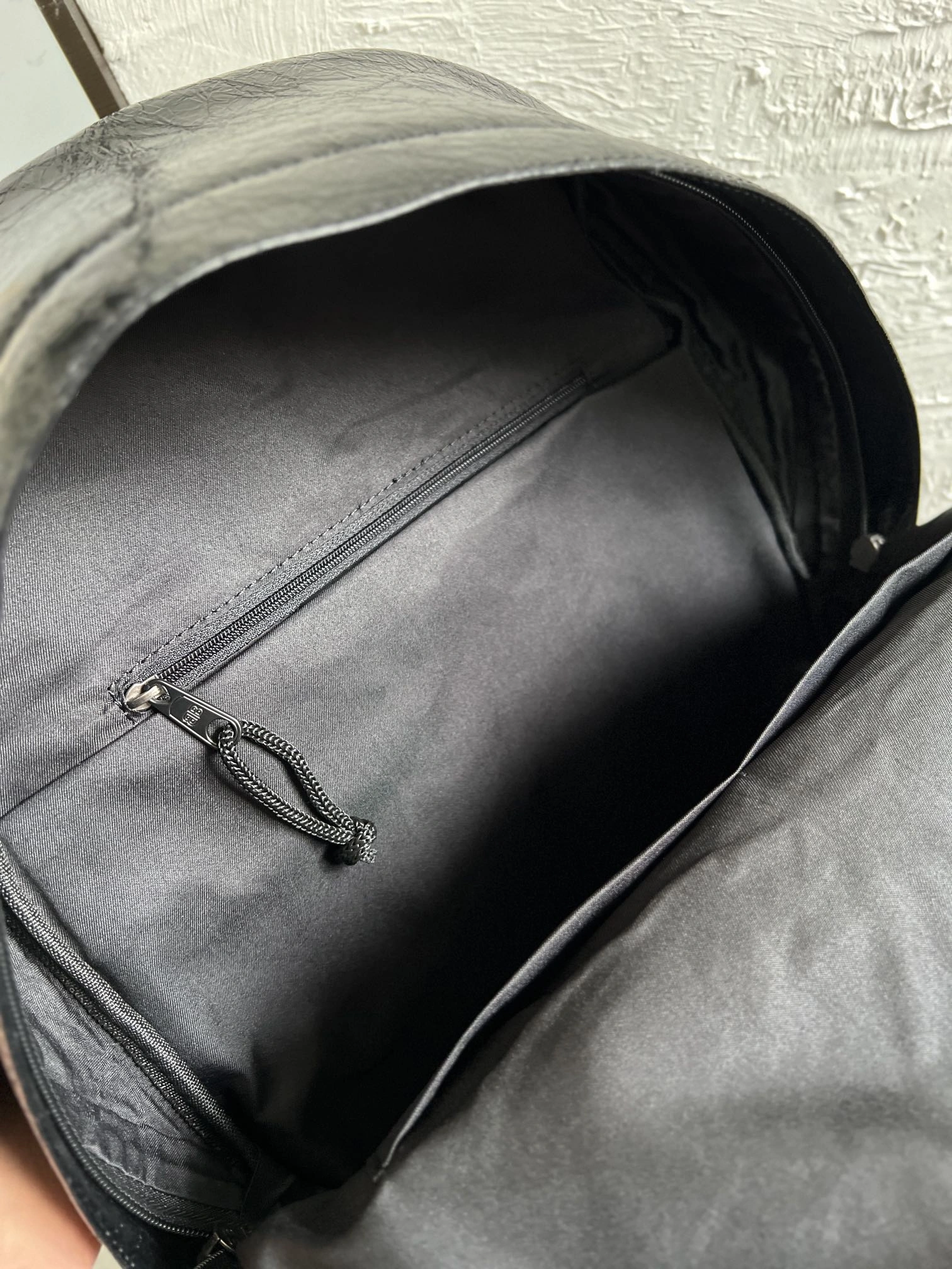 Perfect replica Balenciaga 18SS Calfskin Plain Backpack - Fashionable Travel Essential