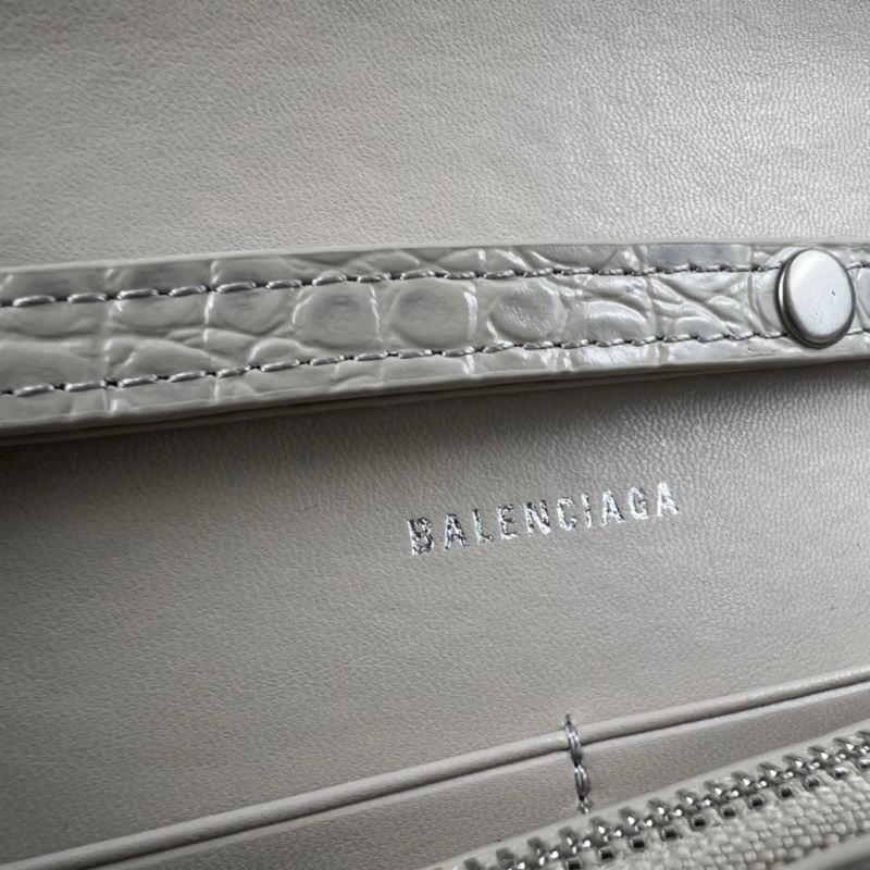 Budget-friendly Balenciaga 19cm Hourglass Chain Crossbody Bag with B-Shaped Pull Tab