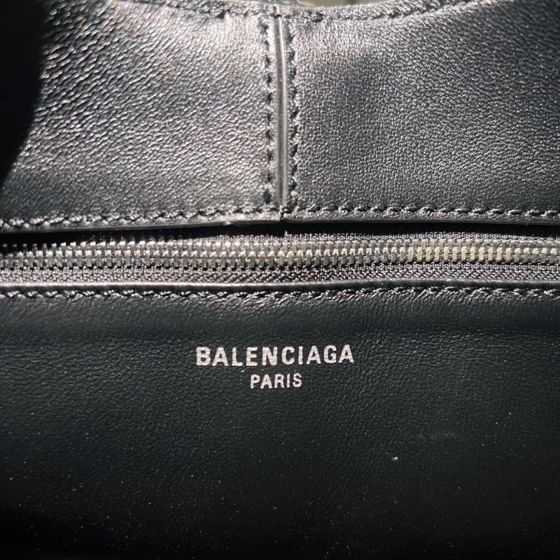 Economical Balenciaga 2024 Locker Hobo Bag with Oversized Lock Decoration