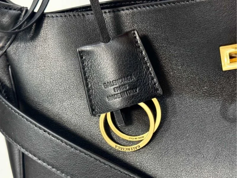 Economical Balenciaga 2024 Winter Collection Urban Elegance Bucket Bag